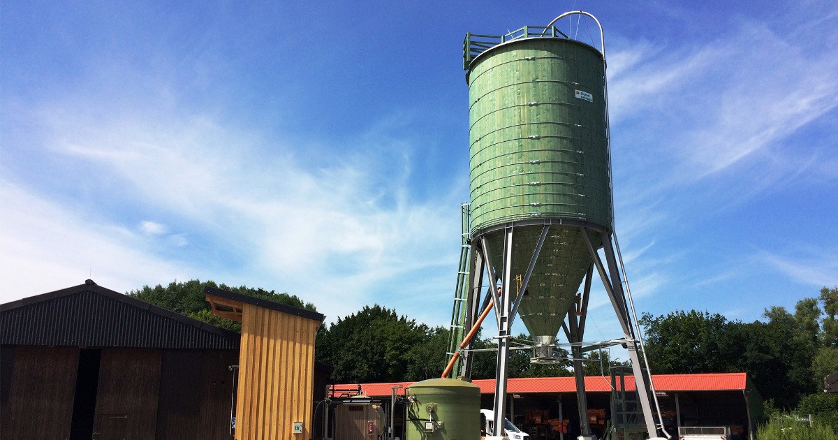 Natural 250 m³ round wooden silo for versatile storage