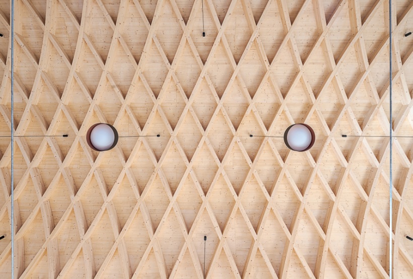 Kulturhaus Rain | Timber build with striking roof structure