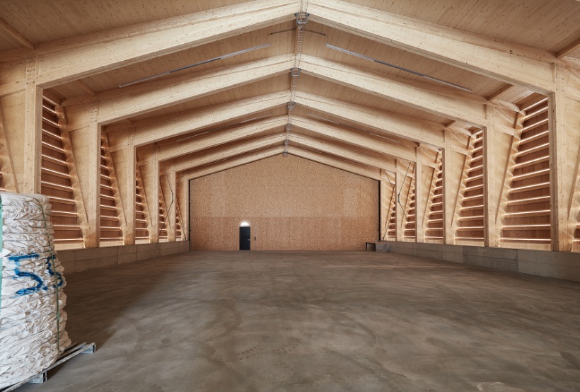 Neubau dreistöckige Holzhalle mit Hochregallager und Büros
