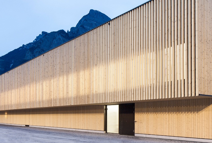 Regional sports centre | Gym with timber support structure
