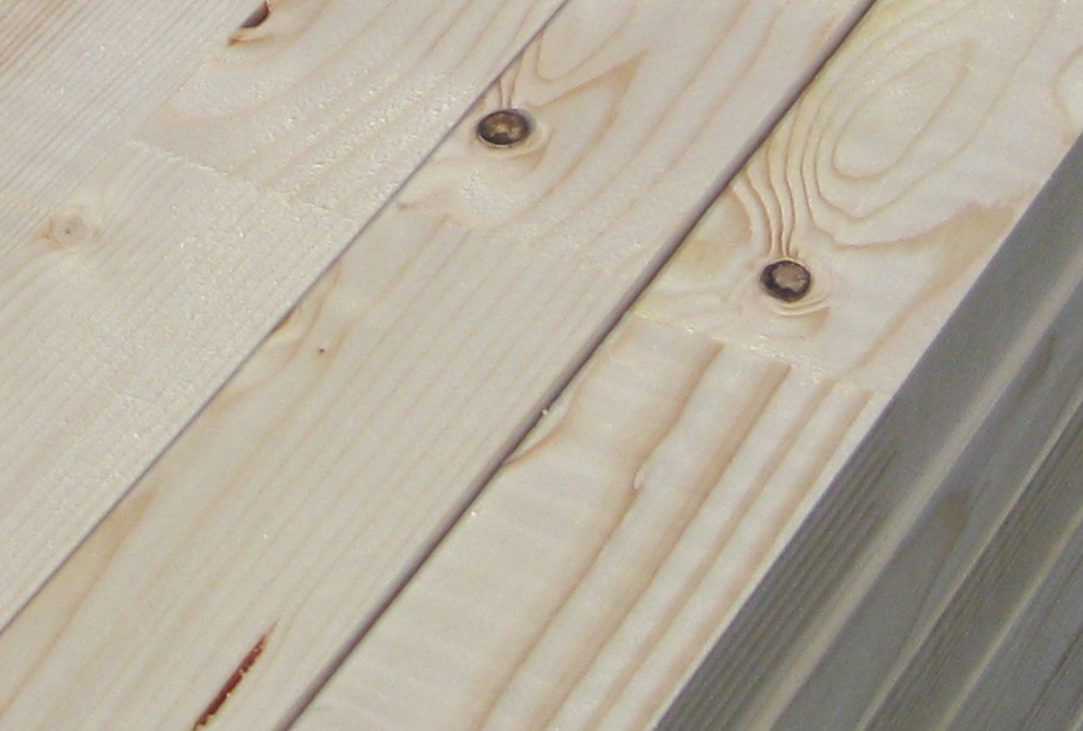 Finger-jointed building slats made of Swiss spruce