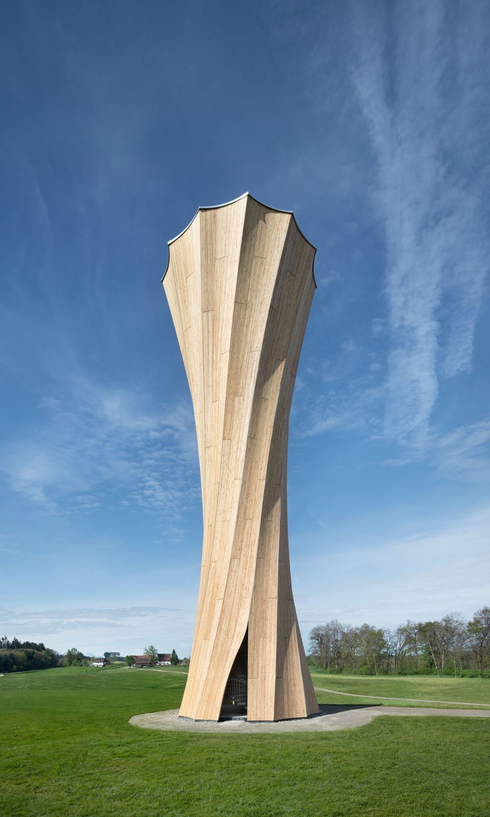Holzbau | Aussichtsturm aus gekrümmtem Brettsperrholz